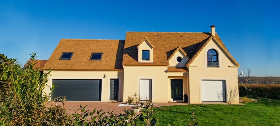 Maison à étage avec garage accolé - Les Maisons Extraco